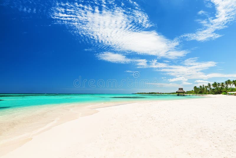 Playa Arenosa Blanca Hermosa Foto de archivo - Imagen de hermoso ...