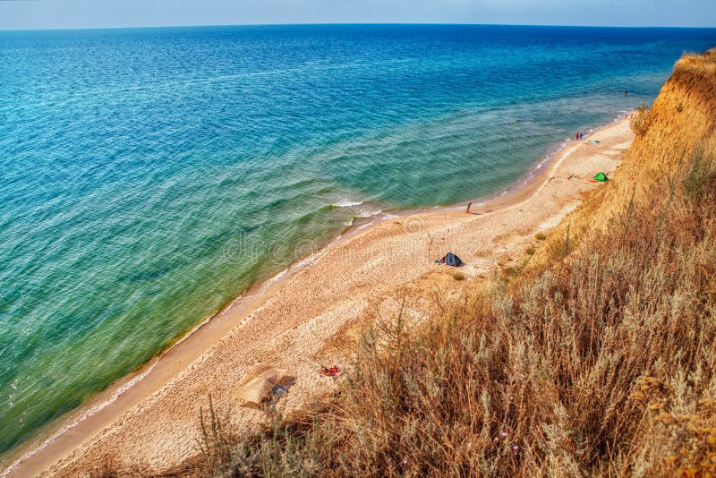 Bronceado En La Playa Arenosa Imagen de archivo - Imagen de muchacha ...