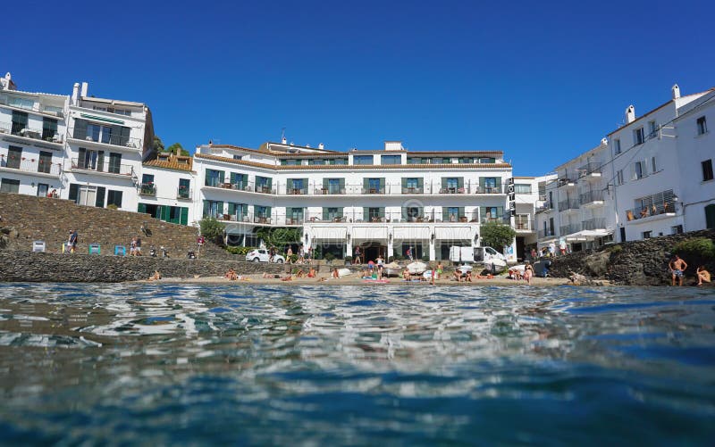 Playa Cadaques Costa Brava Spain Del Hotel De La Costa Foto editorial ...