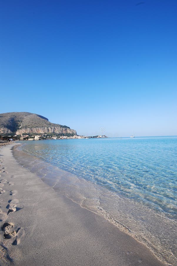 Playa costera - Sicilia foto de archivo. Imagen de sicilia - 3985164