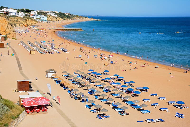 Playa De Albufeira, Portugal Imagen editorial - Imagen de cielo ...