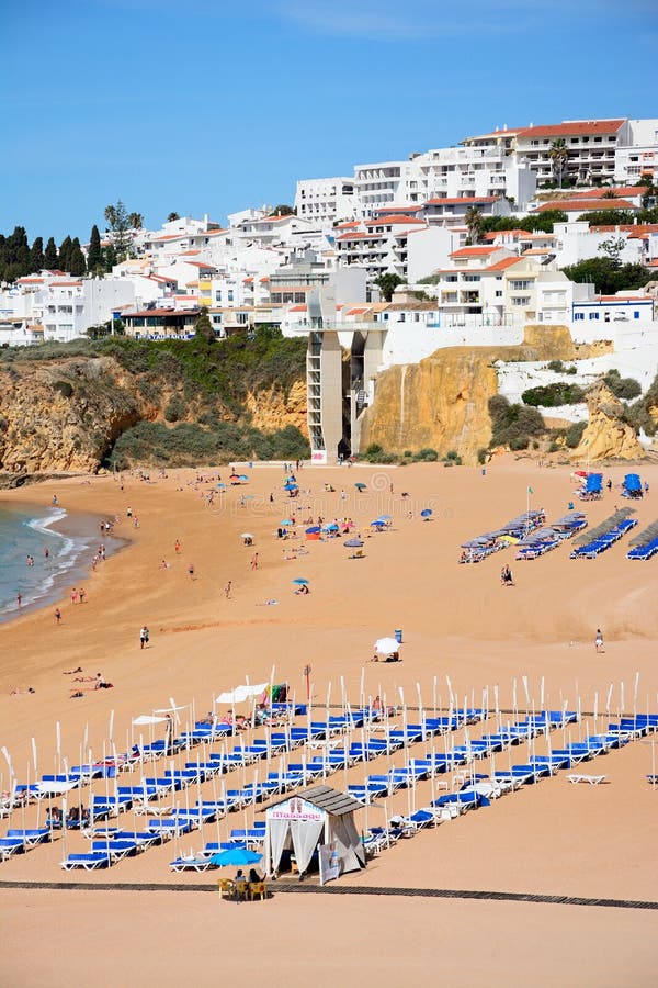 Playa De Albufeira, Portugal Foto de archivo editorial - Imagen de ...