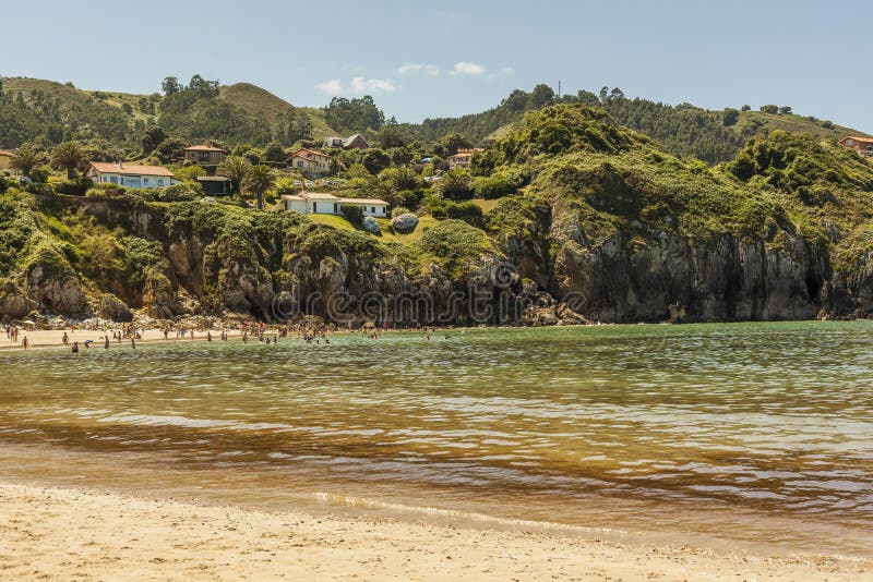 Playa De Amio, Pechon En Val De San Vicente Foto de archivo - Imagen de ...