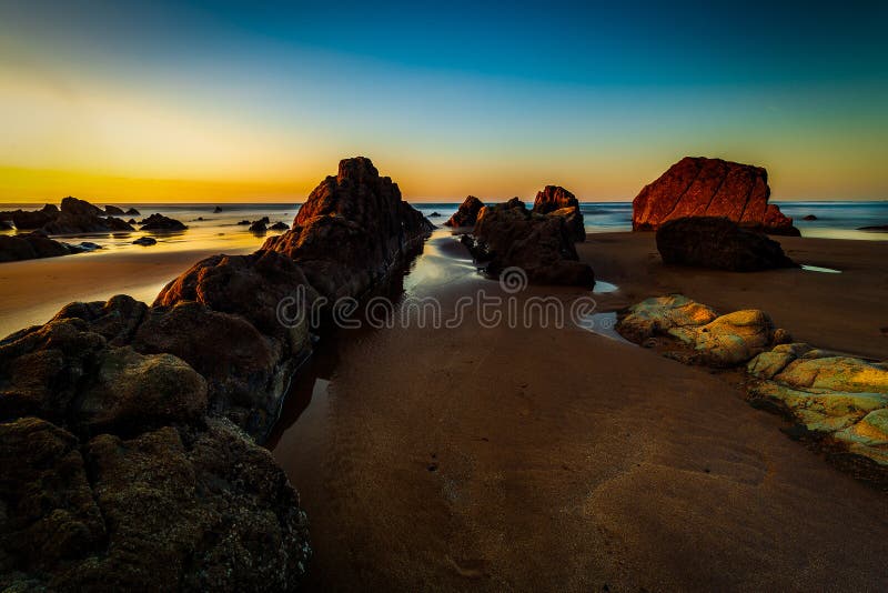 Playa de Barrika imagen de archivo. Imagen de oscuridad - 133920037