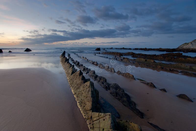 Playa de Barrika imagen de archivo. Imagen de color, anochecer - 21025627
