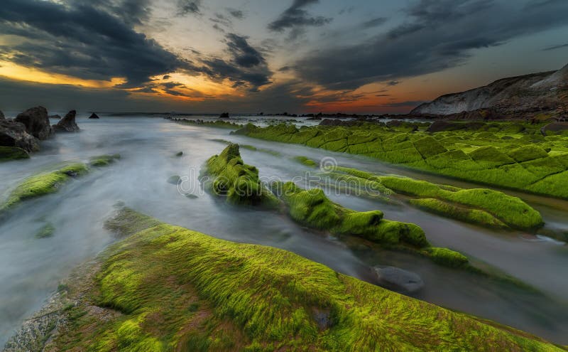 Playa de Barrika imagen de archivo. Imagen de agua, nubes - 74087491
