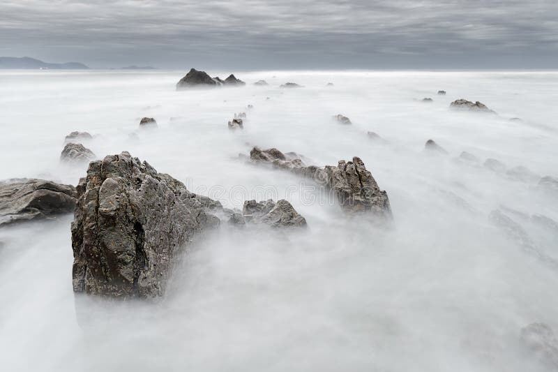Playa De Barrika Con Agua Sedosa Foto de archivo - Imagen de coastline ...