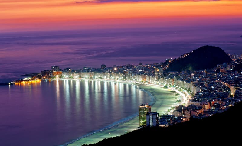 Playa De Copacabana. Rio De Janeiro Foto de archivo - Imagen de noche ...