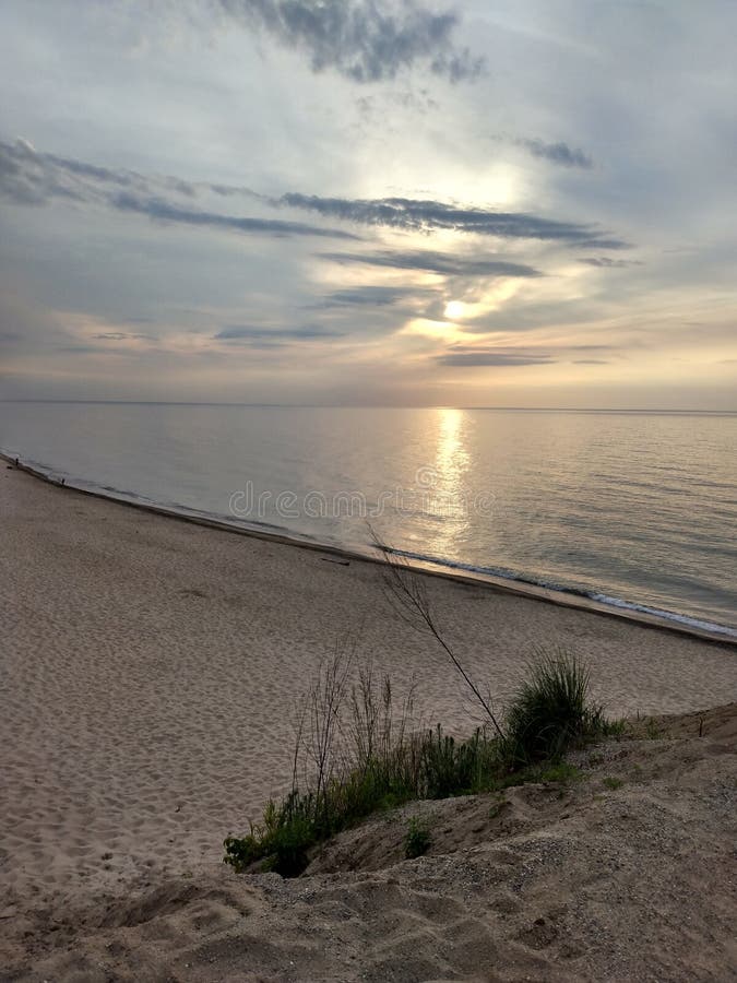 Playa De Dunas De Arena Indiana Imagen de archivo - Imagen de nube ...