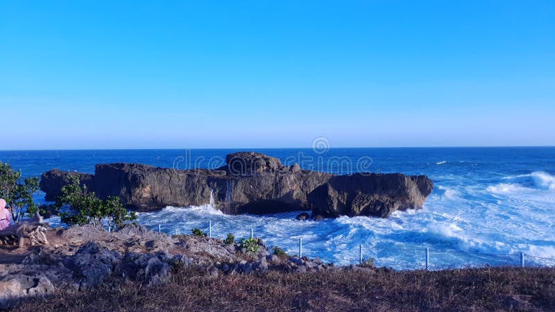 Playa de escalada rocosa imagen de archivo. Imagen de acantilado ...