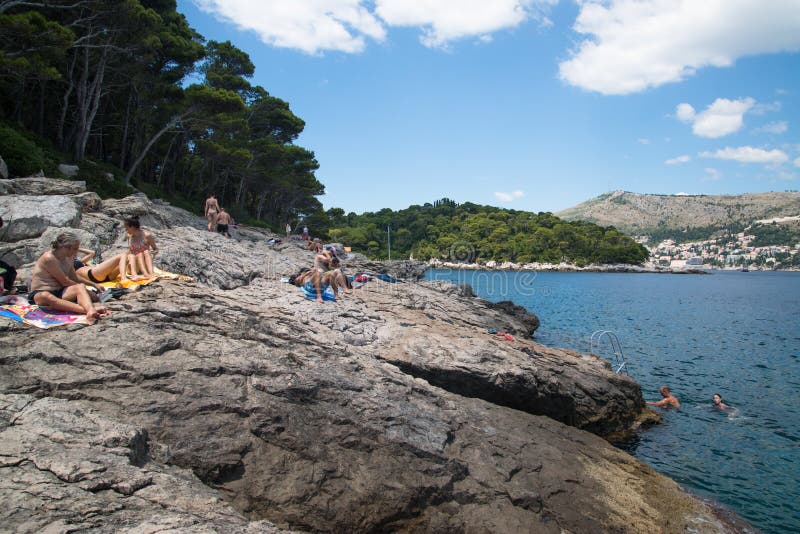 Playa De La Isla De Lokrum, Croacia Imagen de archivo editorial ...