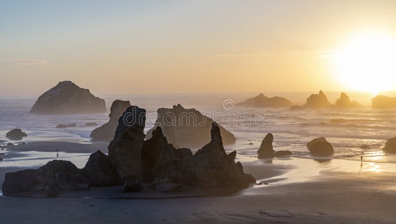 Playa De La Roca De La Cara Foto de archivo - Imagen de sunset, playa ...