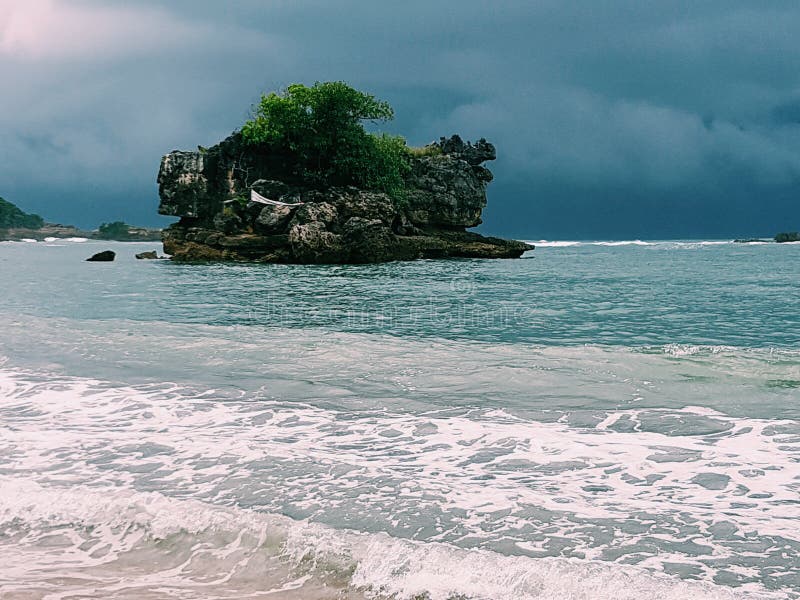 Playa De Las Vacaciones En Java Oriental, Indonesia Imagen de archivo ...