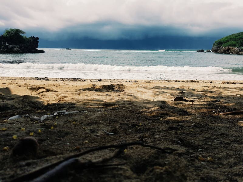 Playa De Las Vacaciones En Java Oriental, Indonesia Foto de archivo ...