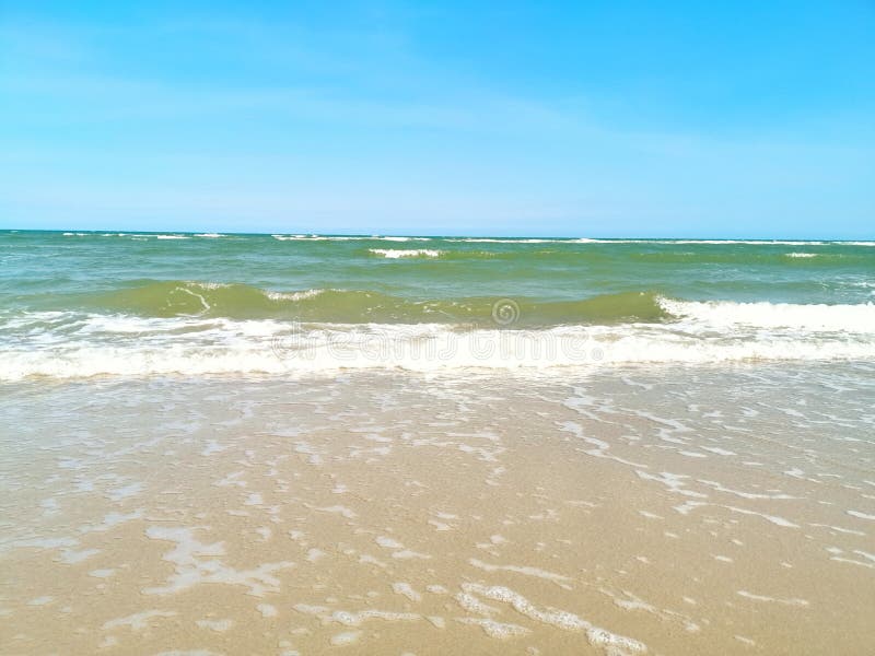 Playa De Olas Y Arena Del Mar Imagen de archivo - Imagen de tropical ...