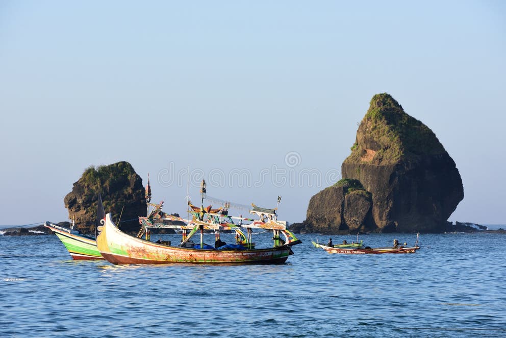 Playa de Papuma, Indonesia foto de archivo. Imagen de cielo - 65601044