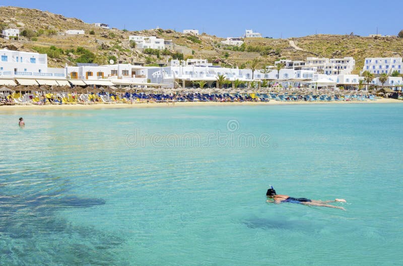 Playa De Platis Gialos, Mykonos, Grecia Foto de archivo - Imagen de ...