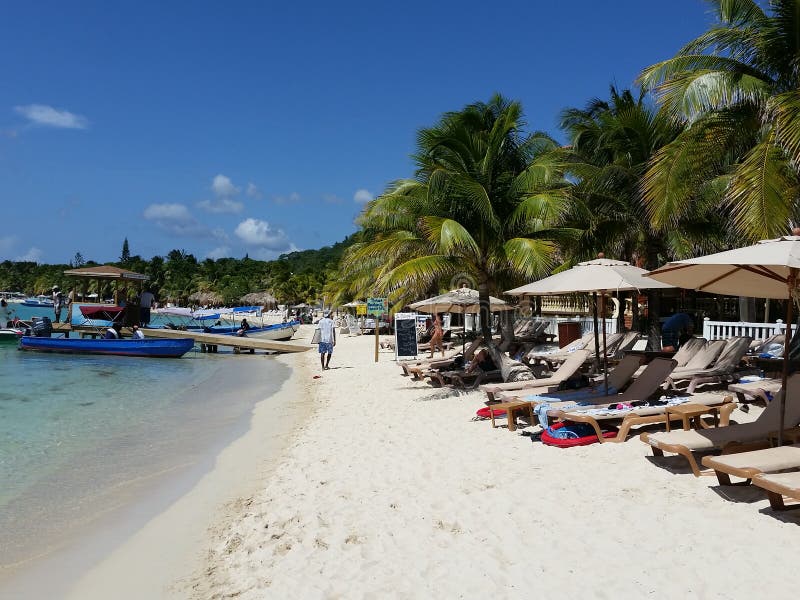 Playa de Roatan Honduras imagen de archivo editorial. Imagen de agua ...