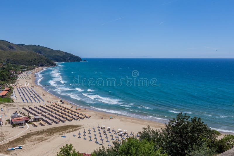 Playa de Sperlonga foto de archivo. Imagen de costa, romano - 57533894