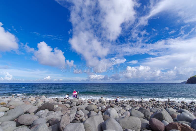 Playa De Valugan Boulder En Basco, Batanes Fotografía editorial ...