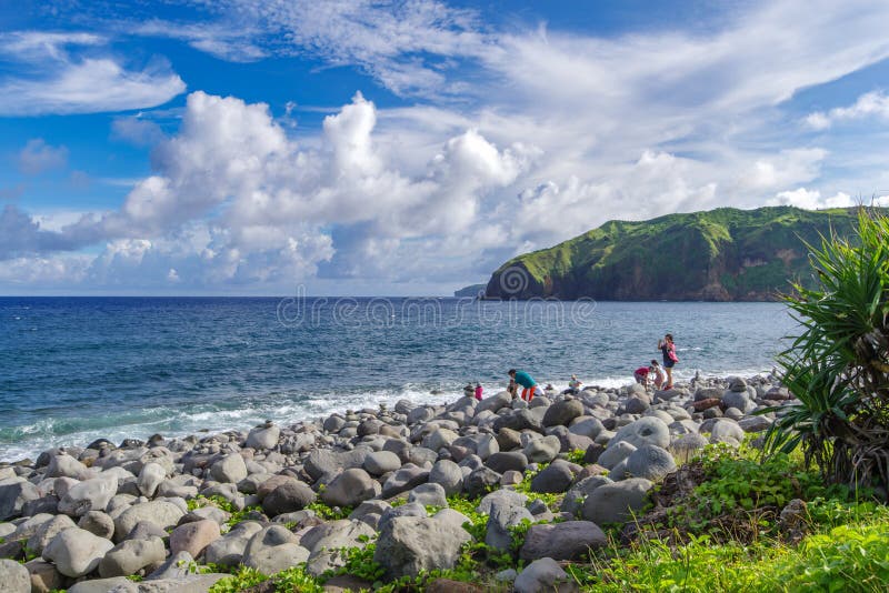Playa De Valugan Boulder En Basco, Batanes Imagen de archivo editorial ...