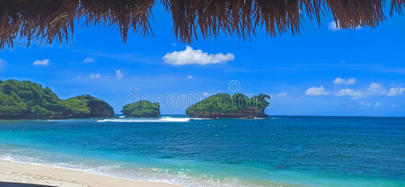 Playa de watukarung foto de archivo. Imagen de cabo - 264459682