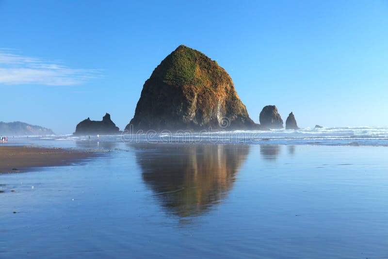 Paisaje Marino En Cannon Beach, Oregón Imagen de archivo - Imagen de ...