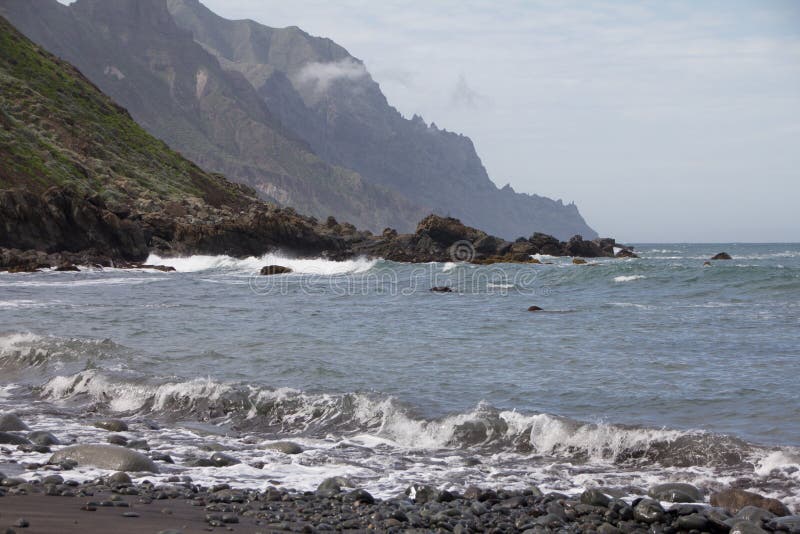 Playa en Almaciga Tenerife imagen de archivo. Imagen de ondas - 77625623