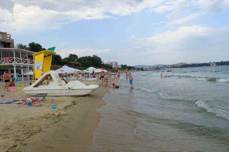 Playa En El Pueblo De Ravda Fotografía editorial - Imagen de orilla ...