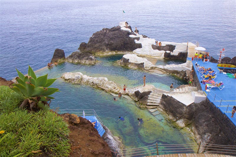 Playa en Funchal, Madeira foto editorial. Imagen de seafront - 96095361