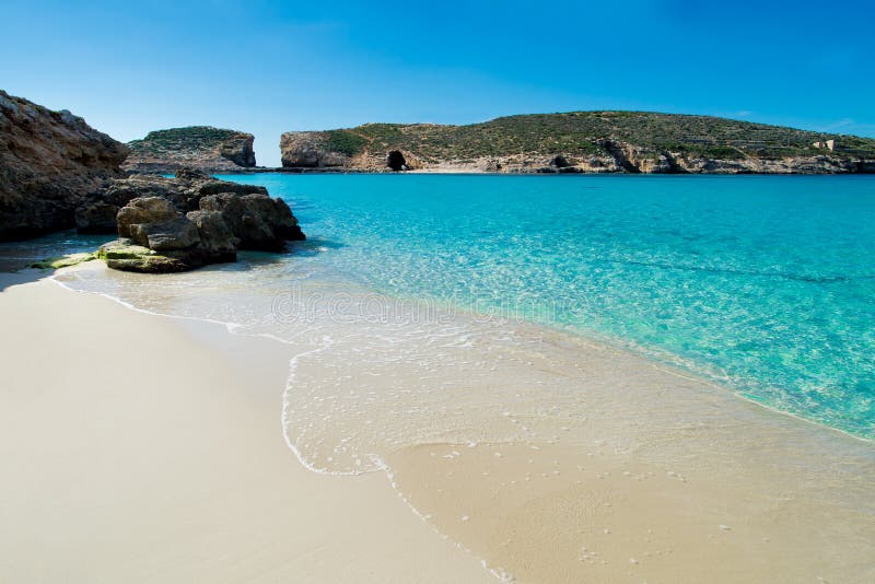 Playa En La Laguna Azul Malta Foto de archivo - Imagen de malta, isla ...