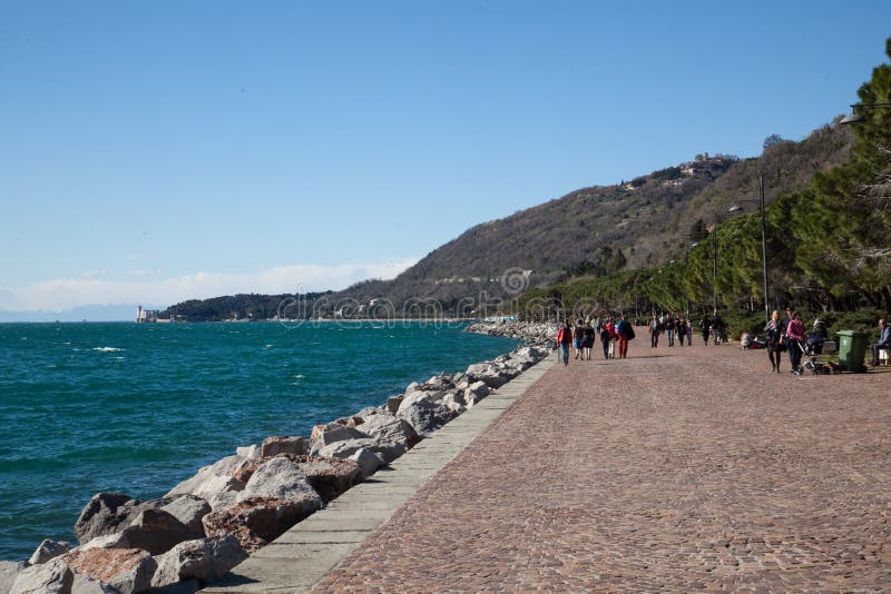 Playa en Trieste imagen de archivo editorial. Imagen de turismo - 59072434