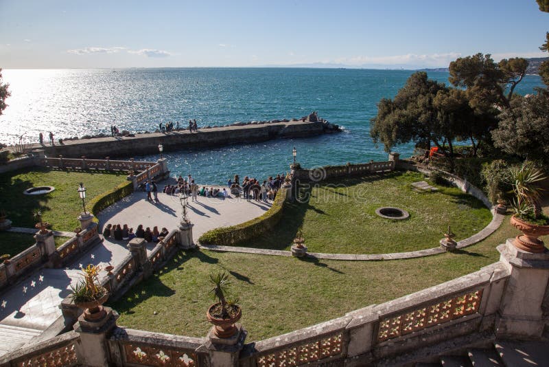 Playa en Trieste fotografía editorial. Imagen de exterior - 59072852