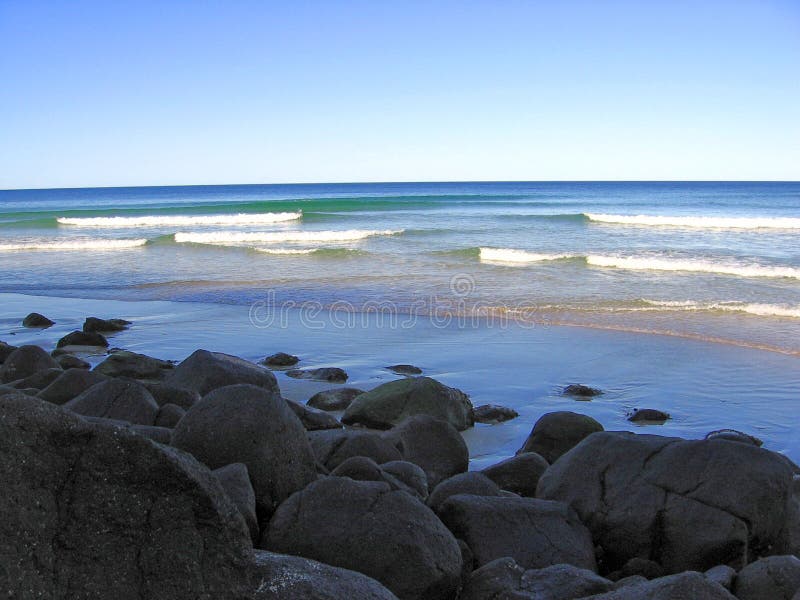 Playa rocosa imagen de archivo. Imagen de arena, amanecer - 1072563