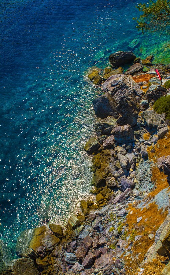 Playa rocosa imagen de archivo. Imagen de recorrido, erosionado - 35197215