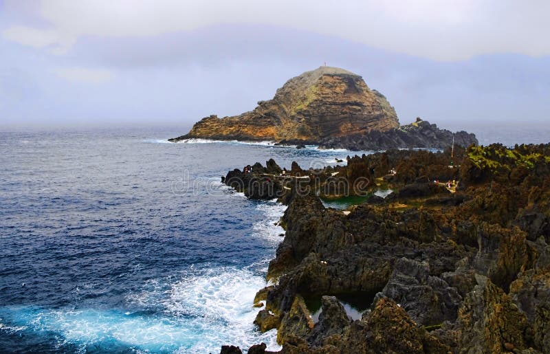 Playa Rocosa, Isla De Madeira, Portugal Imagen de archivo - Imagen de ...