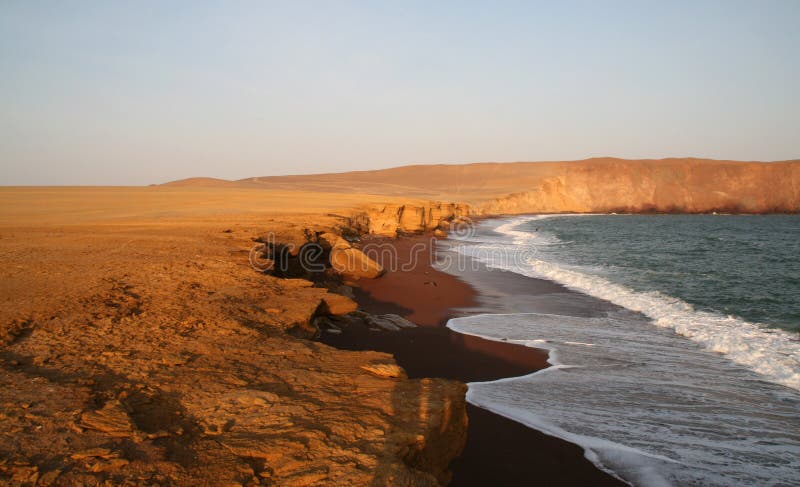 Playa roja, Perú imagen de archivo. Imagen de vacaciones - 4130669