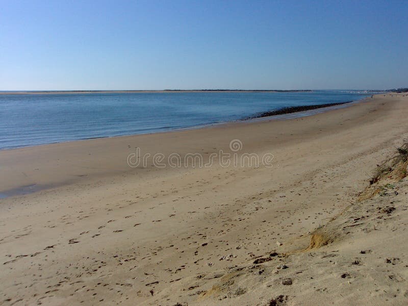 Playa soleada foto de archivo. Imagen de cielo, océano - 100626084