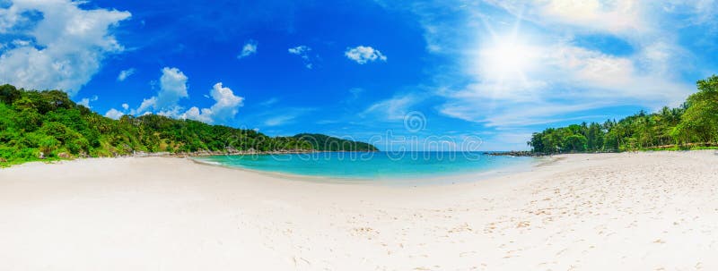Playa soleada imagen de archivo. Imagen de azul, horizonte - 39394095
