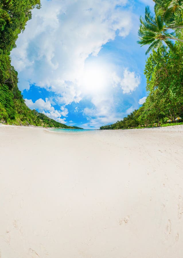 Playa soleada imagen de archivo. Imagen de soleada, playa - 46691507