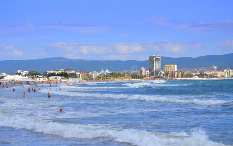 Costa Soleada Y Horizonte Lluvioso De Varna Imagen de archivo - Imagen ...