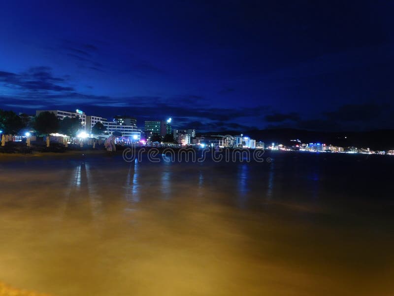 Playa Soleada - Noche De La Playa @ Fotografía editorial - Imagen de ...