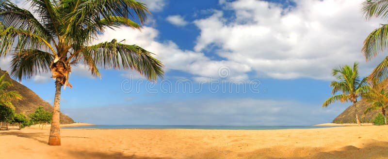 Playa tropical imagen de archivo. Imagen de nubes, isla - 790233