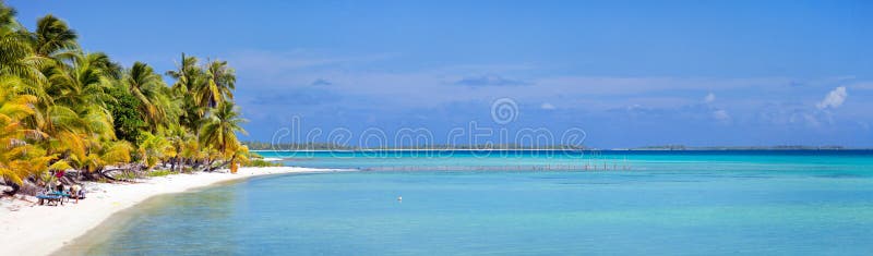Playa tropical de la isla imagen de archivo. Imagen de coastline - 27628305