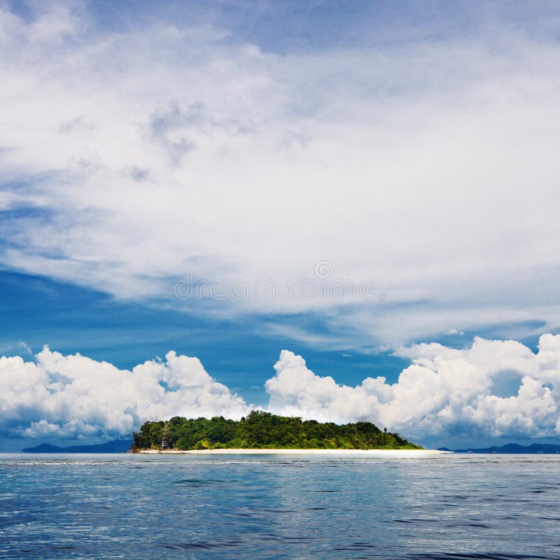 Playa Tropical De La Isla Con El Cielo Perfecto Foto de archivo ...