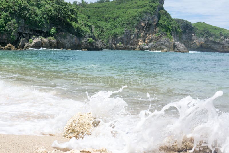 Playa tropical en java imagen de archivo. Imagen de océano - 175609281