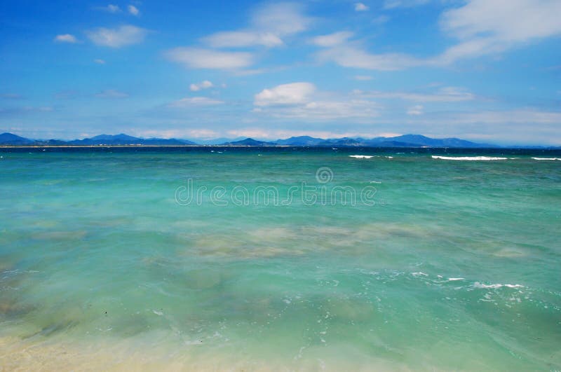 Playa y mar tropicales foto de archivo. Imagen de exterior - 4037702