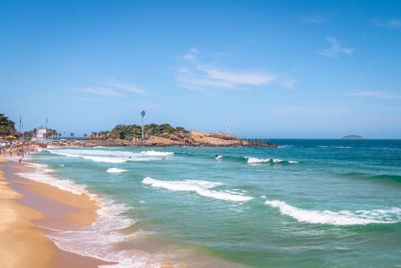 Playa Y Piedra - Rio De Janeiro, El Brasil De Arpoador Foto de archivo ...