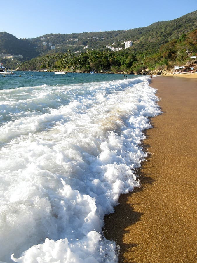 Playa Y Resaca En Puerto Marques Mexico Imagen de archivo - Imagen de ...