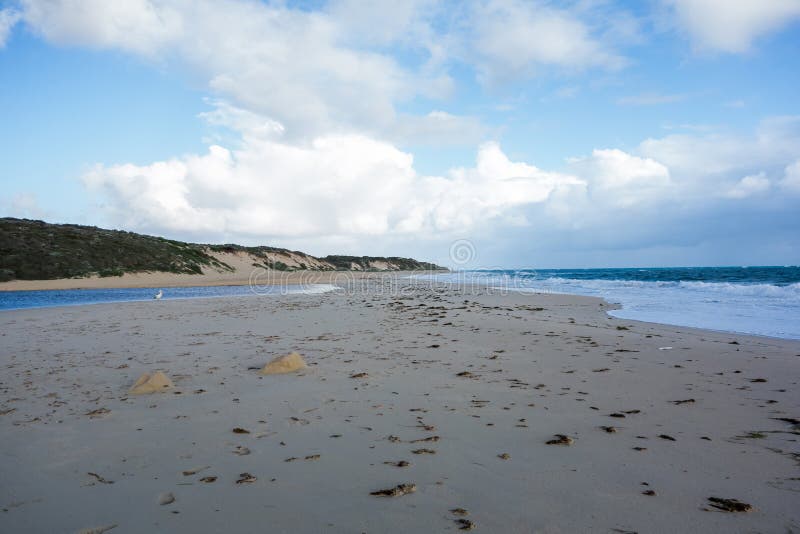 Playas en Perth imagen de archivo. Imagen de calma, nublado - 49016799